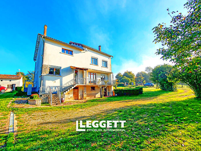 Maison à vendre - Nanteuil-en-Vallée - 7 pièces - 5 chambres