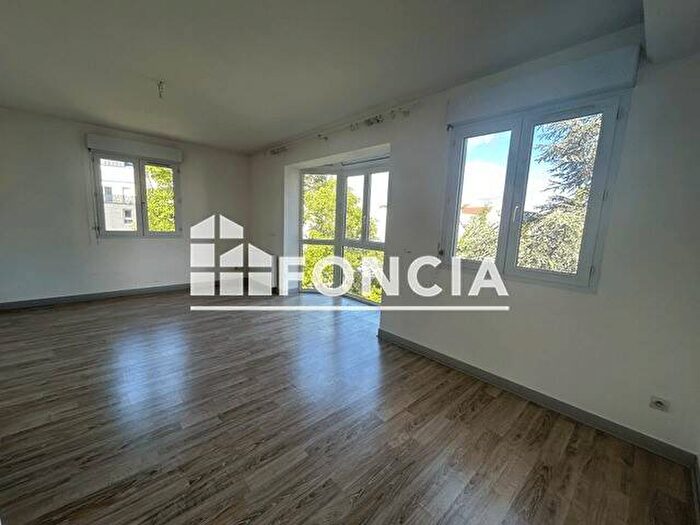 Appartement à louer - Haut Saumon-Bel Air, Chartres - 3 pièces - 2 chambres