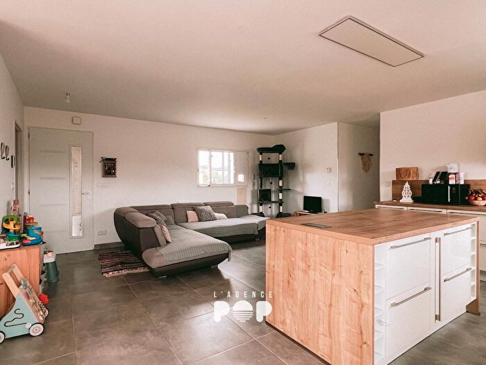 Maison à louer - Notre-Dame-de-Sanilhac - 4 pièces - 3 chambres