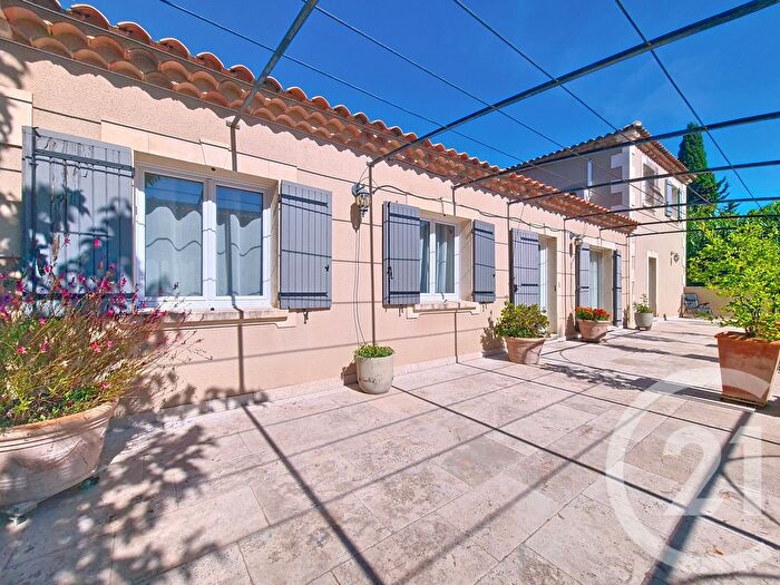 Maison à vendre - Mouriès - 6 pièces - 4 chambres