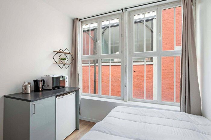 Appartement à louer - Clignancourt-Jules Joffrin, Paris ème - 13 pièces - 13 chambres