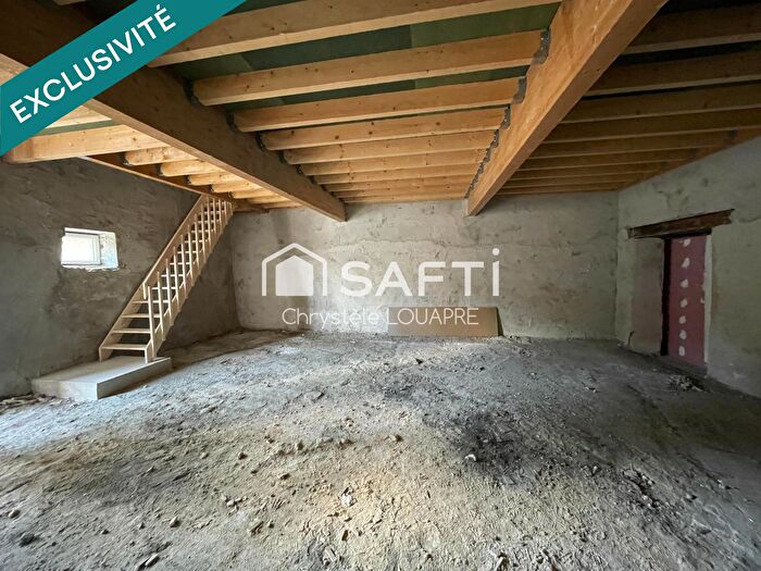 Asnières-la-Giraud : Maison 3 pièces à vendre