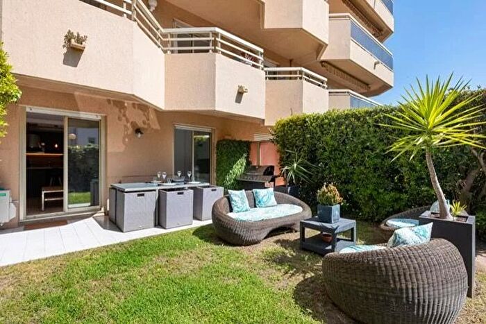 Appartement à louer - Antibes - 2 pièces - 1 chambre