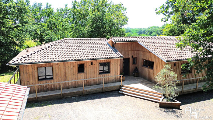 Saint-Sulpice-et-Cameyrac : Maison 7 pièces à vendre