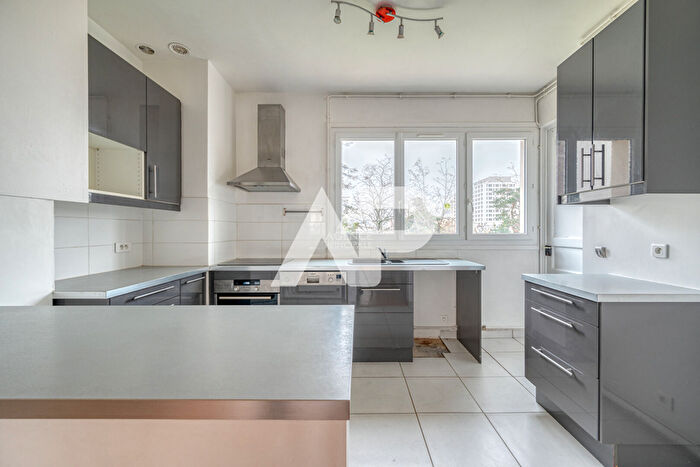 Appartement à vendre - Nanterre, Centre-ville - 4 pièces - 3 chambres