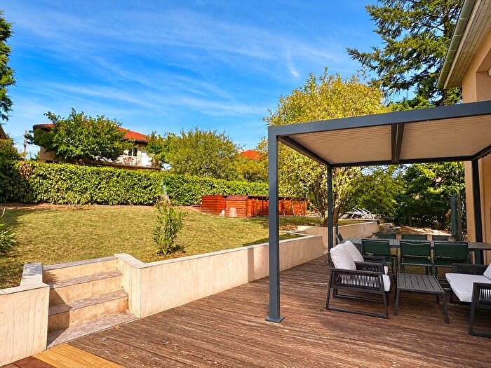 Maison 4 pièces à Saint-Genis-les-Ollières, à vendre