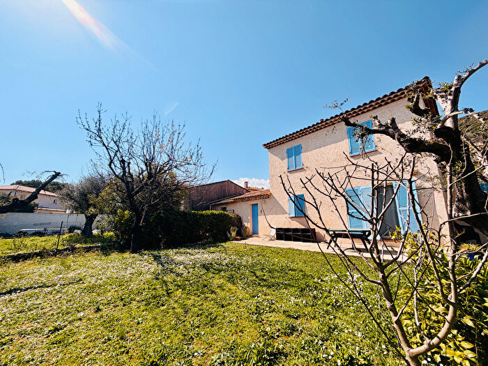 Maison à vendre - Tourrettes-sur-Loup - 5 pièces - 4 chambres