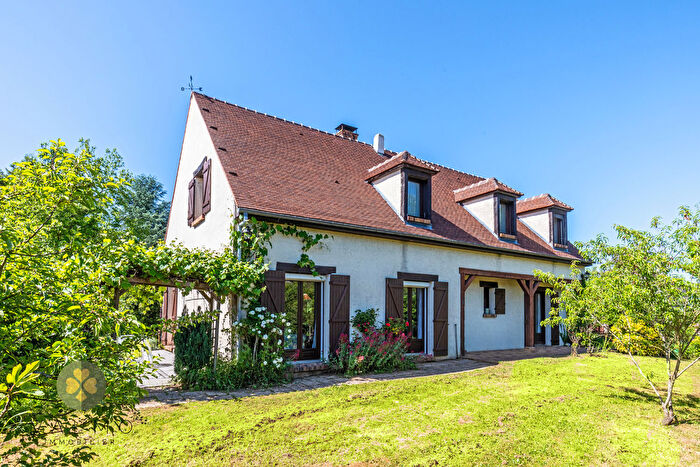 Civry-la-Forêt - Maison 8 pièces à vendre