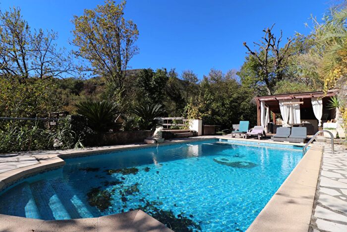 Maison à vendre - Tourrettes-sur-Loup - 7 pièces - 5 chambres