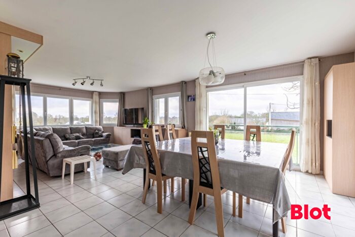 Maison à vendre - Chasné-sur-Illet - 9 pièces - 7 chambres