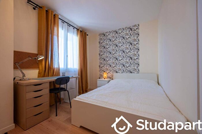 Appartement à louer - La Fauvette, Talence - 1 pièce - 2 chambres