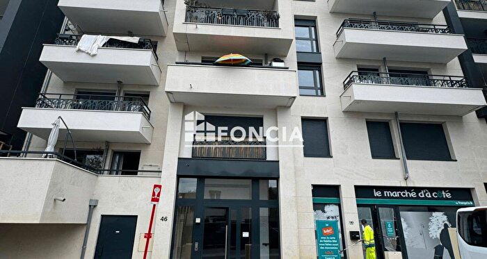 Plateau-Grèves-Europe-Gare du Stade-Fossés Jean, Colombes : Appartement 3 pièces à louer