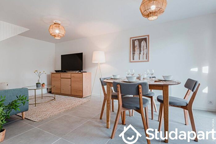 Appartement à louer - Clémenceau-Pontac-Sallegourde-Pont de Langon, Villenave-dOrnon - 1 pièce - 4 chambres