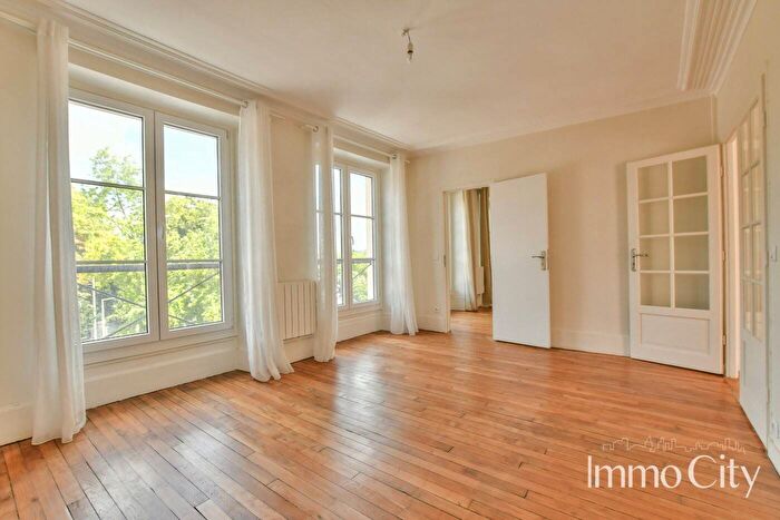 Appartement à louer - Manufacture-Brimborion-SEL-Division Leclerc, Sèvres - 2 pièces - 1 chambre