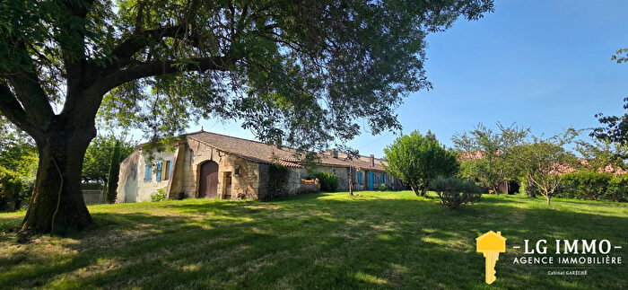 Maison 8 pièces à vendre - Saint-Dizant-du-Gua