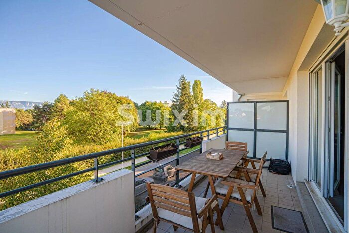 Appartement à louer - Ouest, Ferney-Voltaire - 3 pièces - 2 chambres