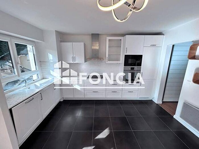 Appartement à louer - Plateau Ouest, Suresnes - 4 pièces - 2 chambres