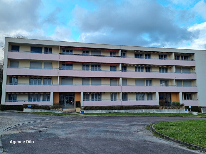 Appartement à vendre - Saint-Florentin - 4 pièces - 3 chambres