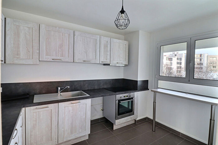 Appartement à louer - Guyancourt, Le Parc, Les Saules - 2 pièces - 1 chambre