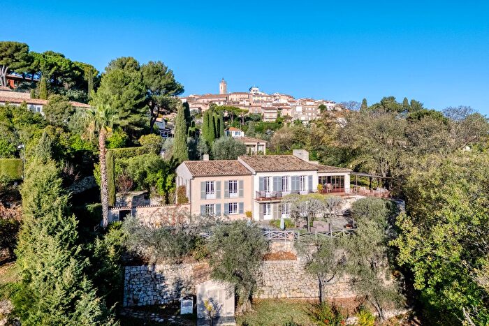 Maison à vendre - Mougins, Centre-ville, Village, Tournamy, Le Val de Mougins - 8 pièces - 5 chambres