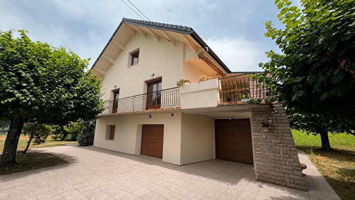 Aix-les-Bains, Est : Maison 5 pièces à louer