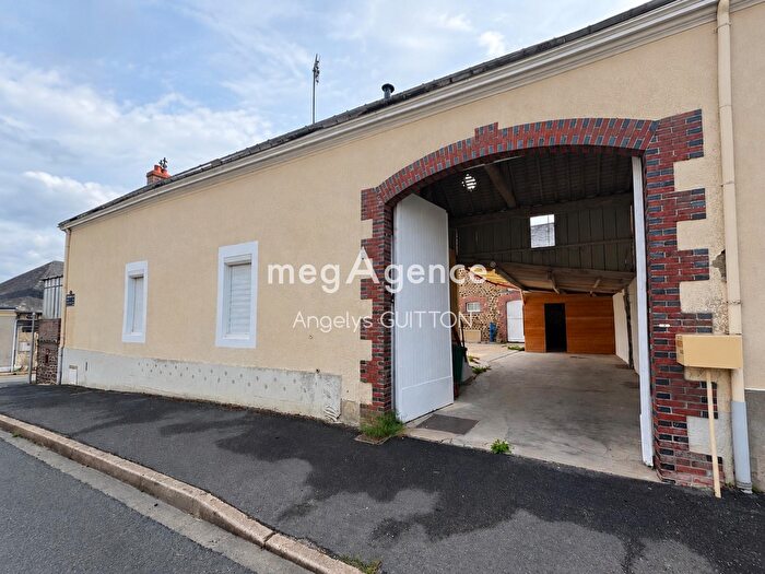 Beaumont-sur-Sarthe : Maison 3 pièces à vendre