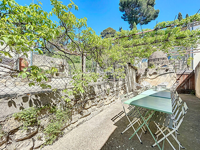 Maison à vendre - Montfrin - 7 pièces - 6 chambres