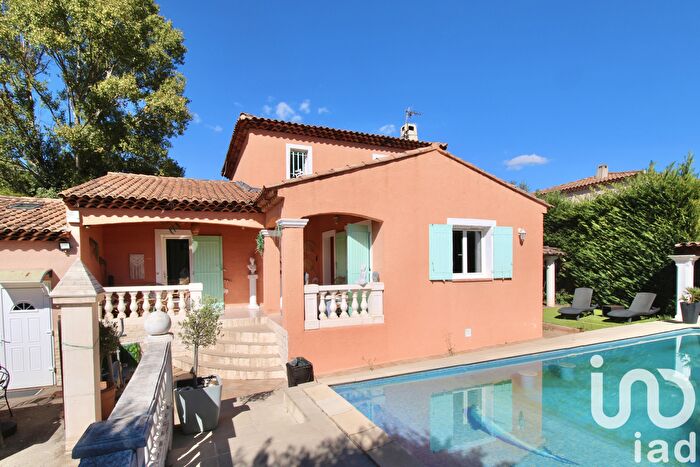 Maison à vendre - Châteauneuf-le-Rouge - 6 pièces - 4 chambres