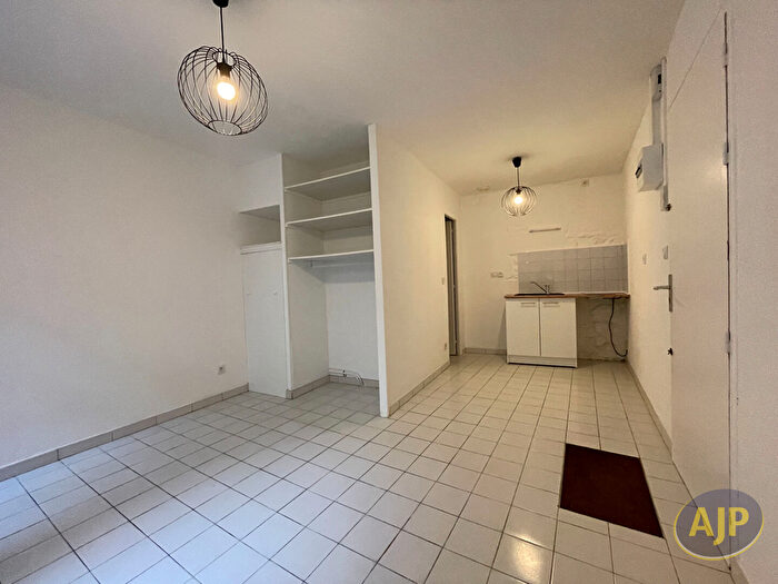 Appartement à vendre - Saintes, Centre-ville - 1 pièce - 1 chambre