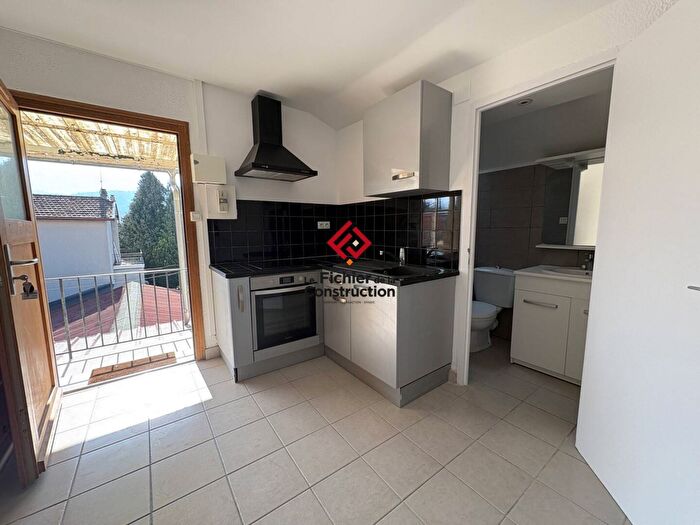 Appartement à louer - Croix Rouge-Portail-Rouge Sémard, Saint-Martin-dHères - 1 pièce