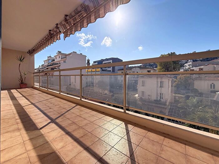 Appartement à louer - Nice, Saint-Sylvestre - 3 pièces - 2 chambres