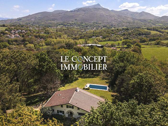 Maison à vendre - Ascain - 9 pièces - 7 chambres