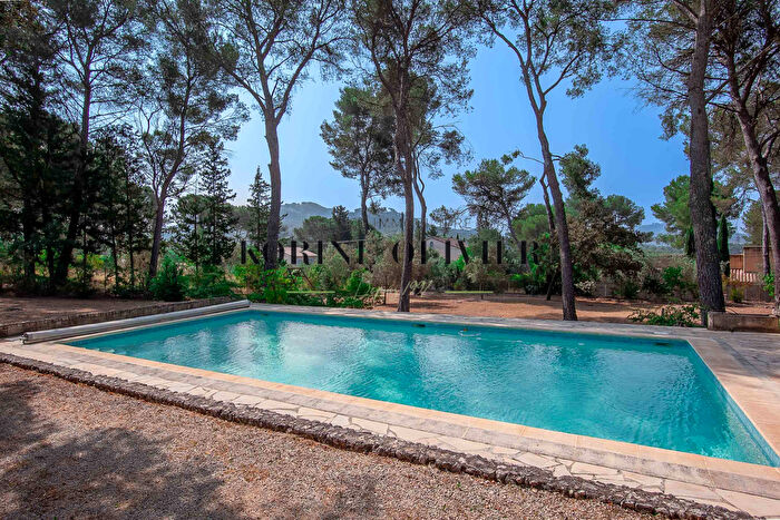 Maison à vendre - Ventabren - 9 pièces - 6 chambres