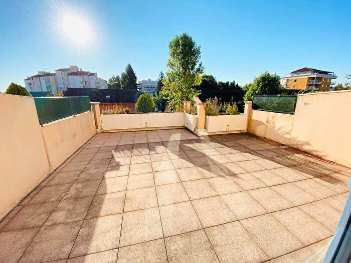 Appartement à louer - La Coupee, Charnay-lès-Mâcon - 4 pièces - 3 chambres