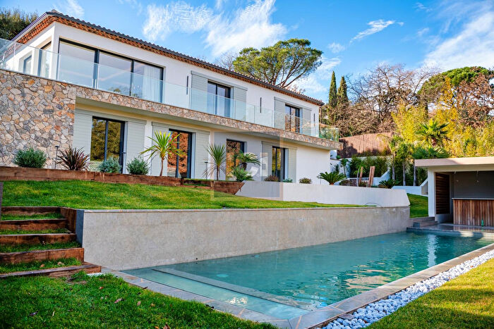 Maison à vendre - Grimaud - 6 pièces - 5 chambres