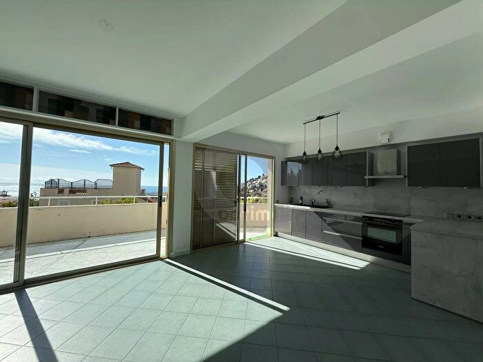 Appartement à louer - Carei-Monti, Menton - 5 pièces - 4 chambres