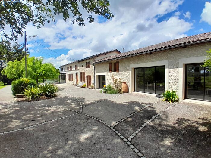 Maison à vendre - Jonzac - 16 pièces - 6 chambres