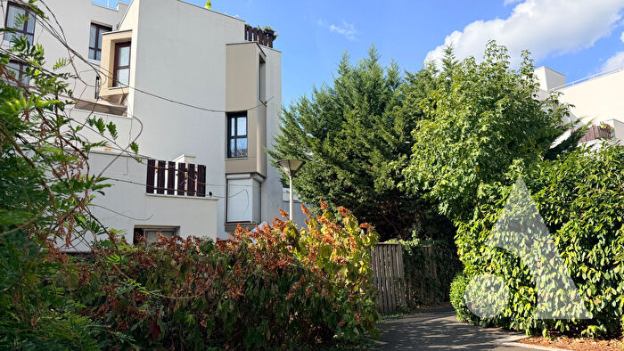 Appartement 2 pièces à Évry, Les Pyramides, à vendre
