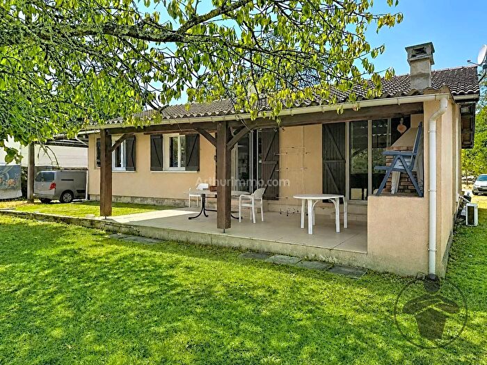 Camps-sur-l'Isle : Maison 5 pièces à vendre