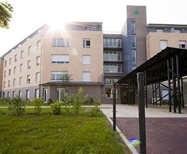 Cergy, Axe Majeur, Horloge : Appartement 1 pièce à vendre