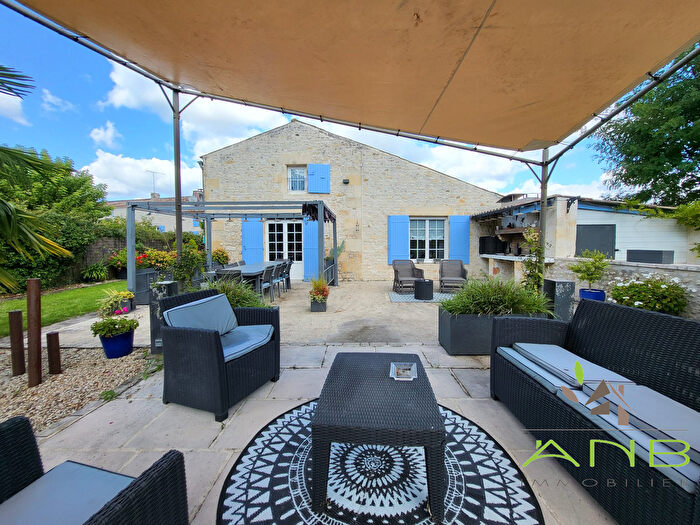 Maison à vendre - Saint-Germain-du-Seudre - 10 pièces - 5 chambres