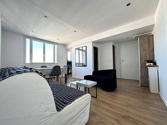 Appartement à louer - Epinettes, Issy-les-Moulineaux - 3 pièces - 2 chambres