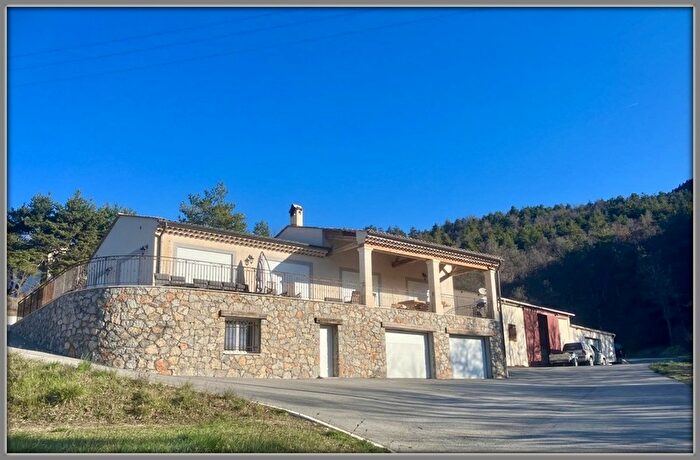 Maison à vendre - Peyroules - 6 pièces - 4 chambres