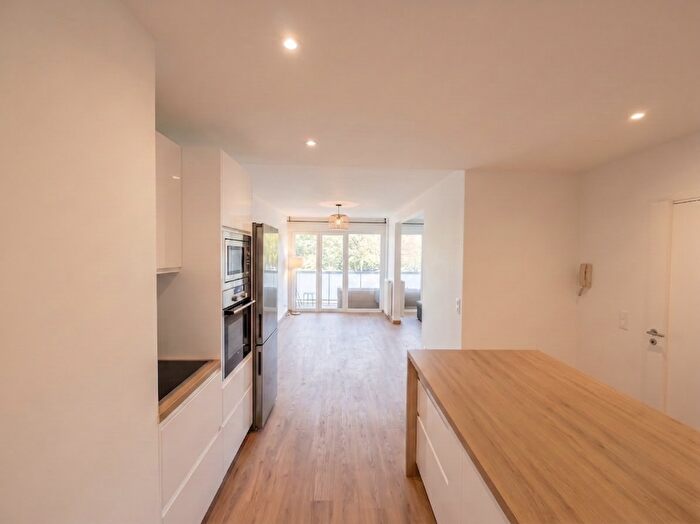 Asnières-sur-Seine, Gresillons, Voltaire : Appartement 4 pièces à louer