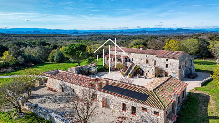 Maison à vendre - Barjac - 10 pièces - 6 chambres