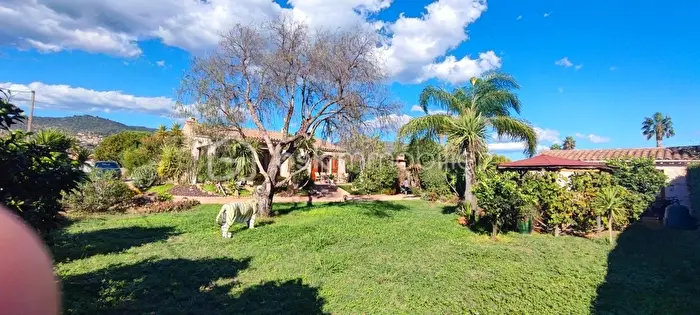 Maison à vendre - Bormes-les-Mimosas, Fontêtes, Bastide Neuve, Patelin - 6 pièces - 4 chambres