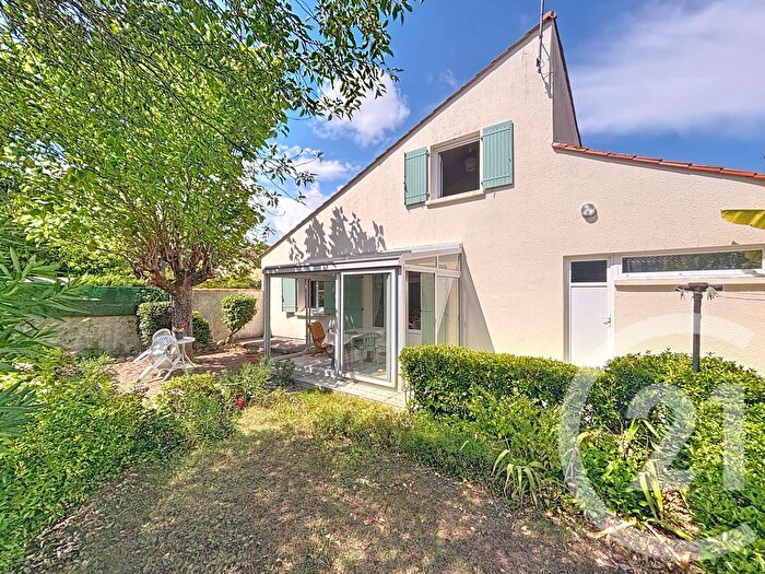 Maison à vendre - LIsle-dEspagnac - 6 pièces - 4 chambres