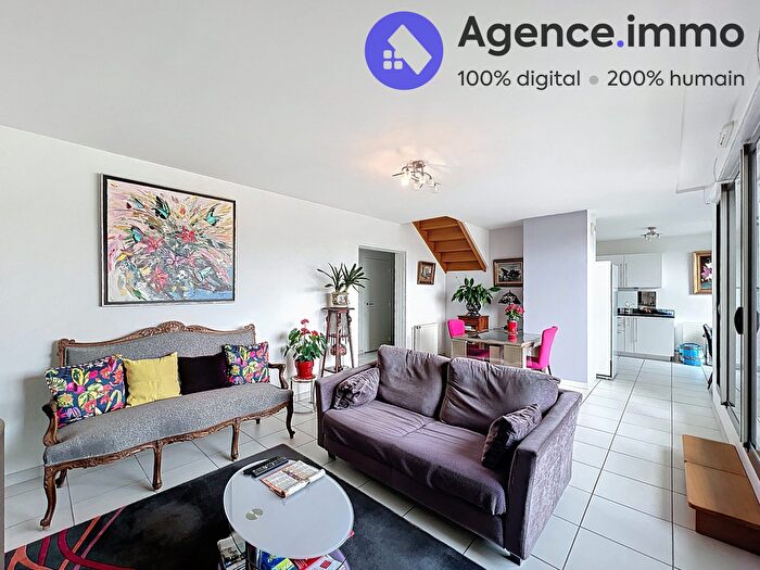 Appartement à vendre - Saint-Cyr-sur-Loire - 4 pièces - 3 chambres