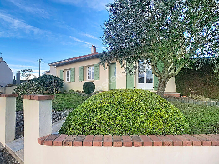 Maison à vendre - Gesté - 5 pièces - 4 chambres