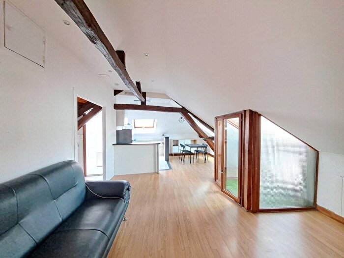 Appartement à louer - Troyes - 3 pièces - 2 chambres